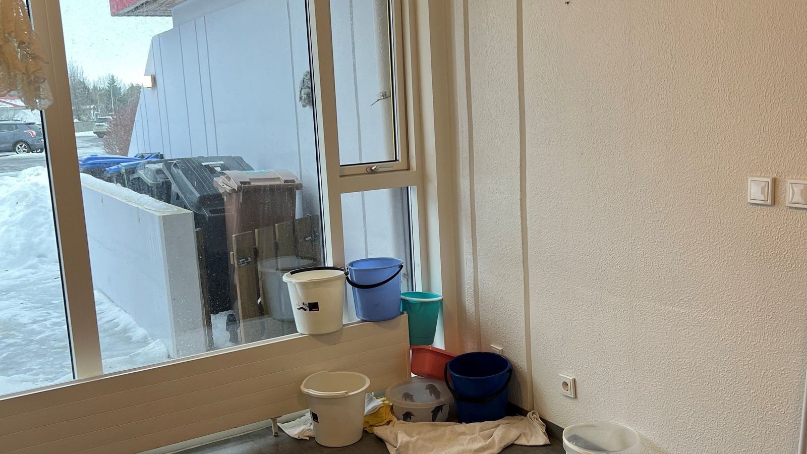 Eldri borgarar þurfa að bíða til mánu­dags eftir þjónustu vegna leka ...