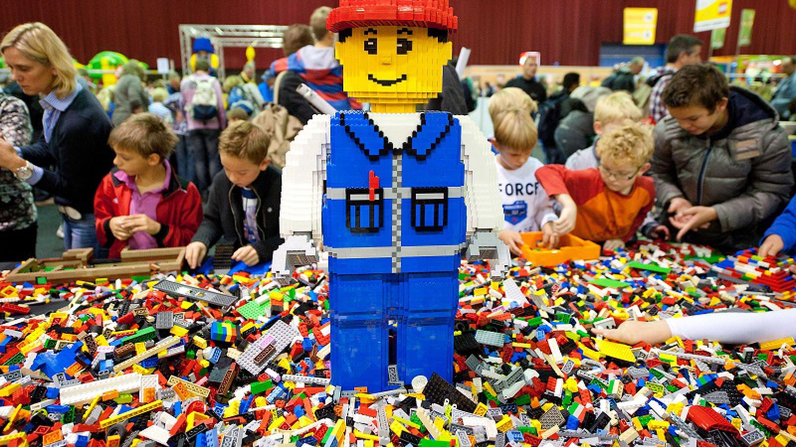 LEGO leitar að „kubburum“ í fullt starf - Vísir