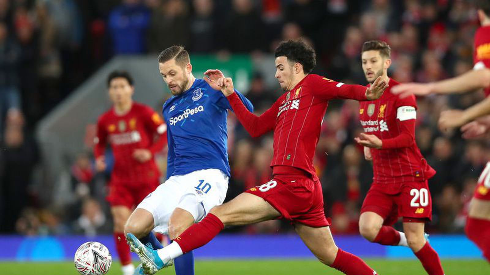 Segja að allt byrjunarlið Liverpool í gær hafi kostað minna en Gylfi ...