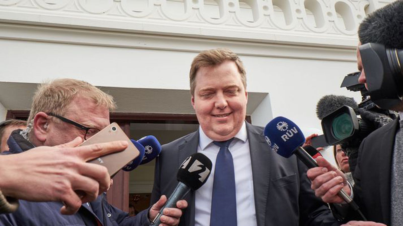 Eitt ár frá „What can you tell me about a company called Wintris?“ - Vísir