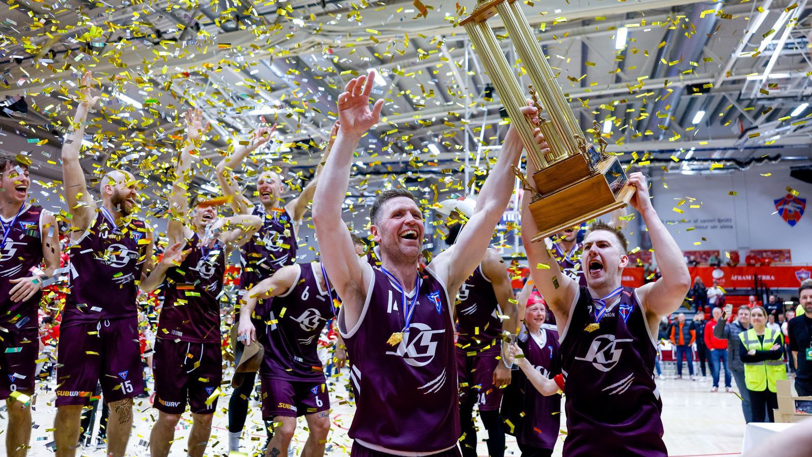 Umfjöllun, viðtöl og myndir: Valur - Tinda­­stóll 81-82 | Tinda­stóll ...