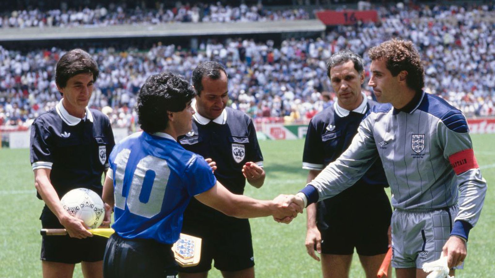 Treyja Shilton og medalía Pelé til sölu - Vísir