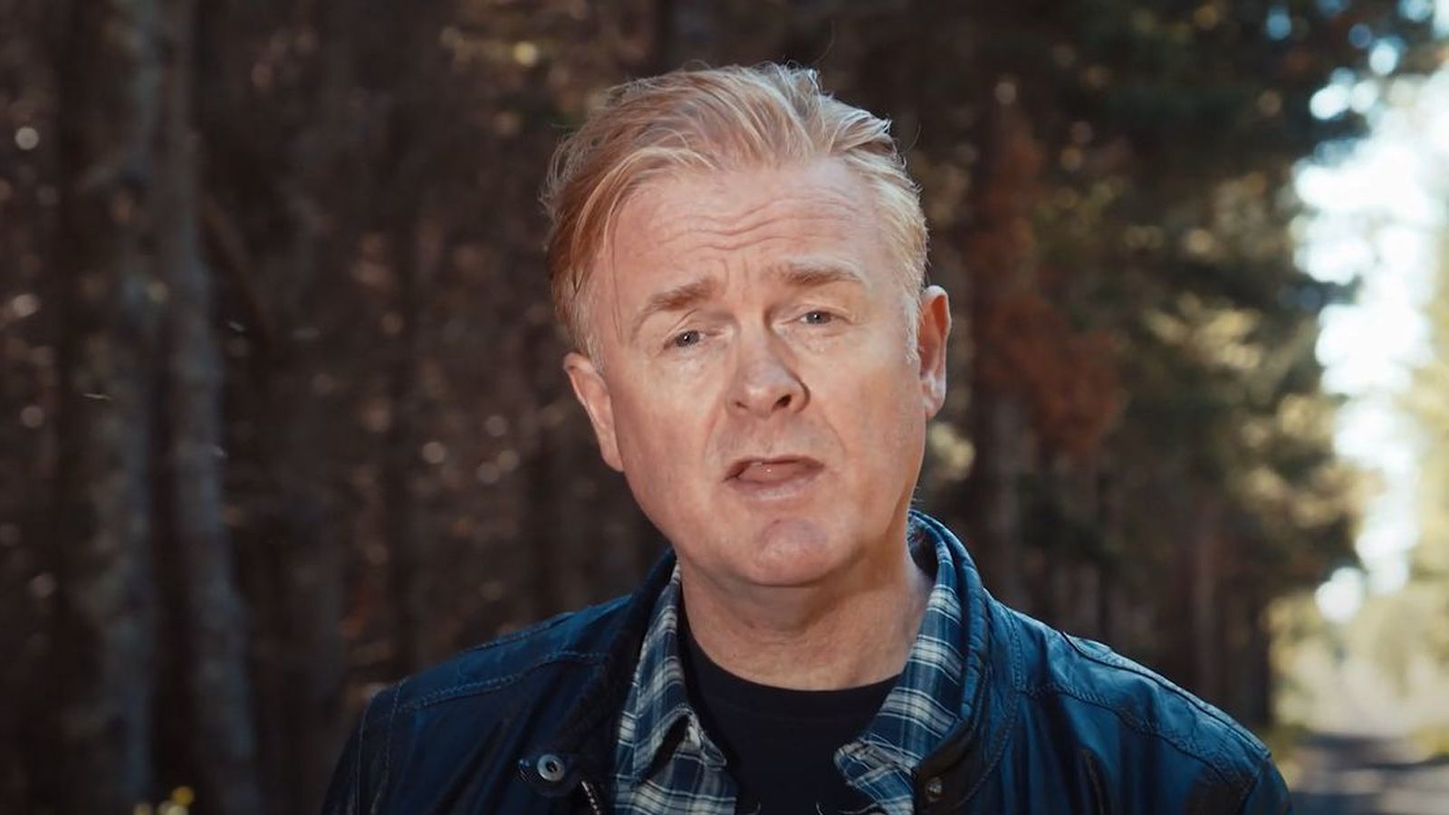 Axel gefur út nýtt myndband við lagið Take Me Home, Country Roads - Vísir