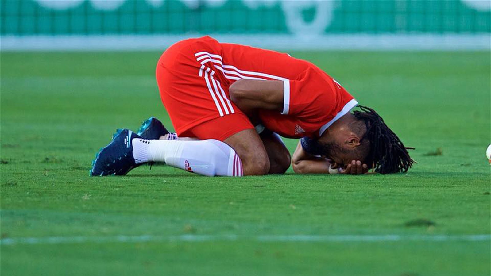 Lunga Ashley Williams féll saman eftir samstuð við Chicharito - Vísir