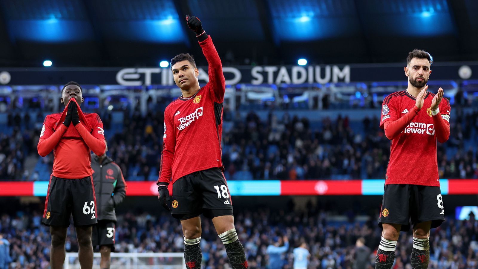 Ca­semiro hvetur eig­endur Man. Utd að herma eftir Man. City - Vísir