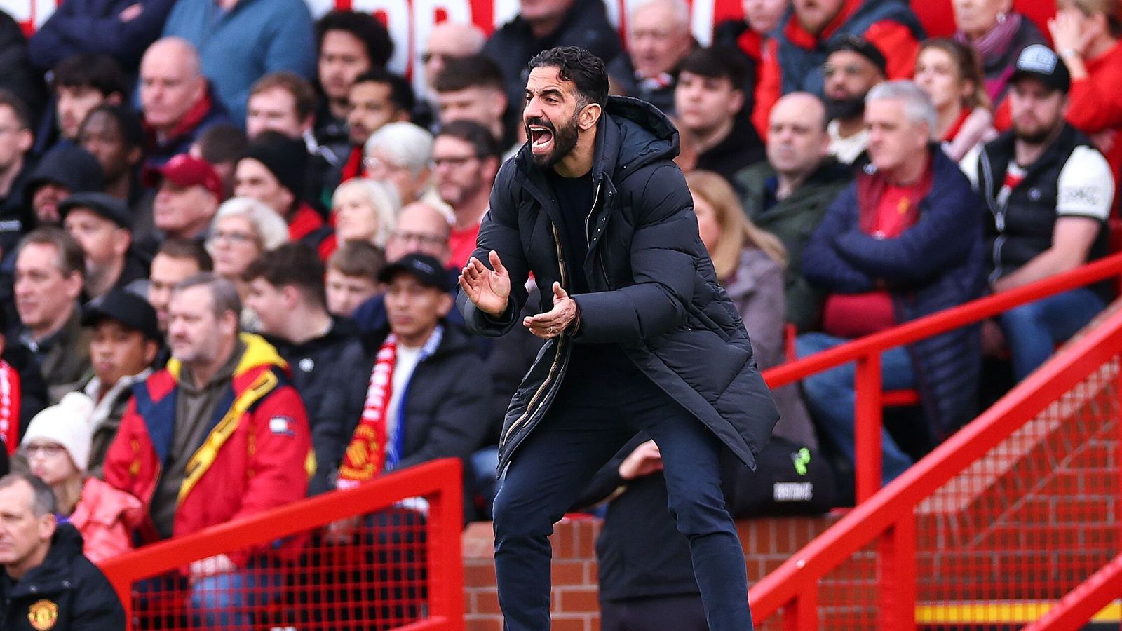 Amorim varar stuðnings­menn United við: Ó­veðrið mun koma - Vísir