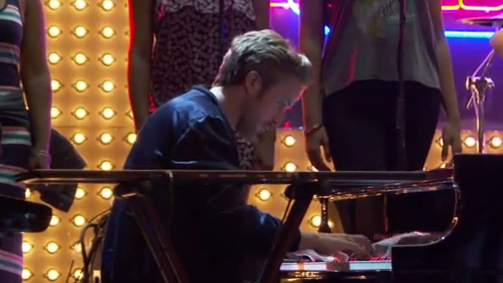 Sjáðu Ryan Gosling æfa sig á píanó fyrir La La Land - Vísir