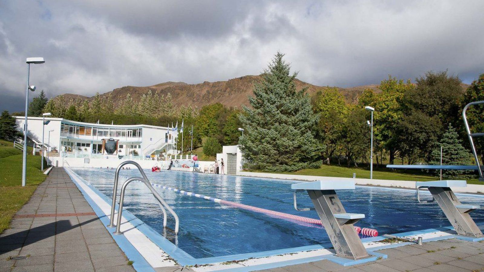 Berjast fyrir fleiri klukku­tímum í Laugar­skarði - Vísir