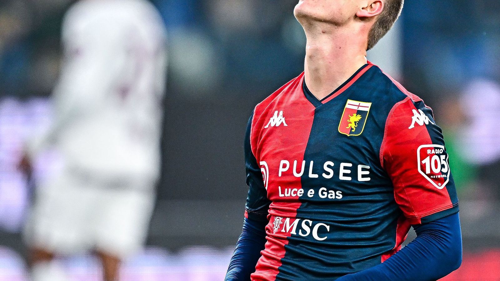 Sjáðu þegar Albert var milli­metrum frá því að skora stór­kost­legt ...