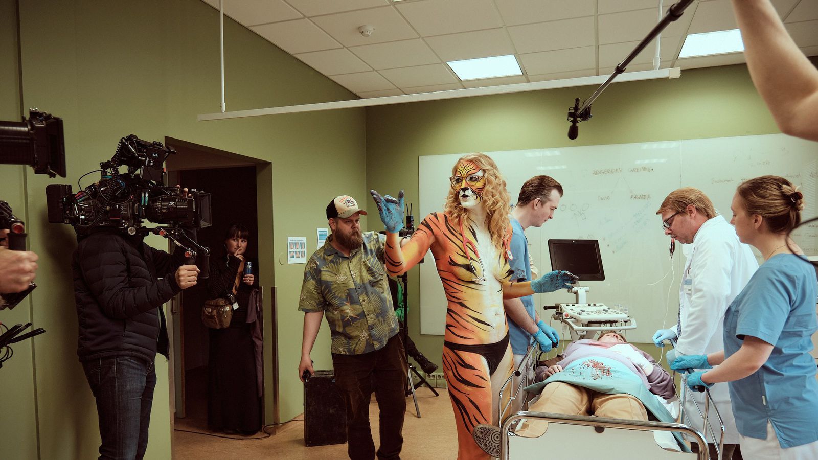 Frum­sýning á Vísi: Steindi og Saga með nýja sketsaseríu um jólin - Vísir