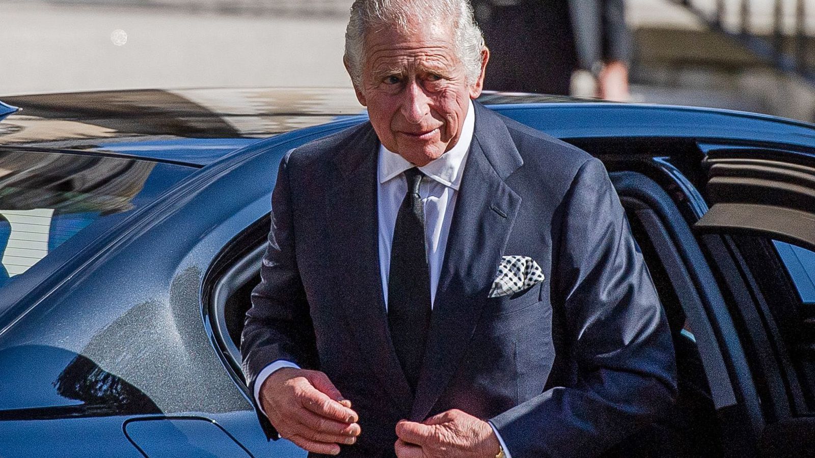 Fauk í Karl III Bretlands­kon­ung­ vegna penna sem lak - Vísir