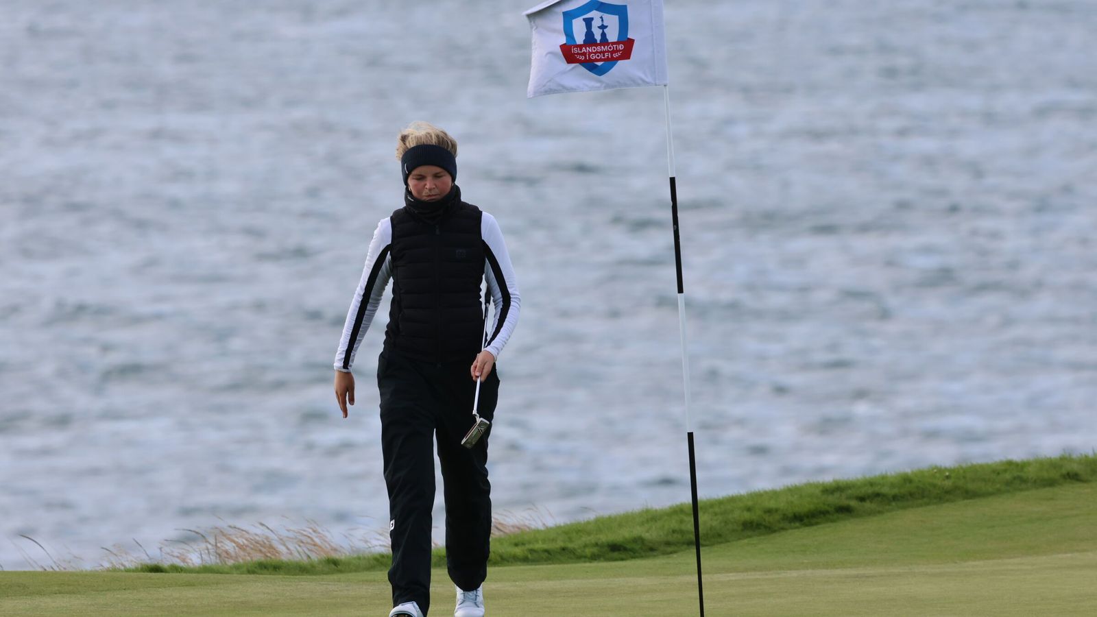 Hulda Clara leiðir með fimm höggum fyrir loka­daginn - Vísir