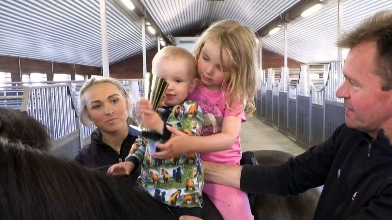 Farnar á hest­bak eins og hálfs og fjögurra ára - Vísir