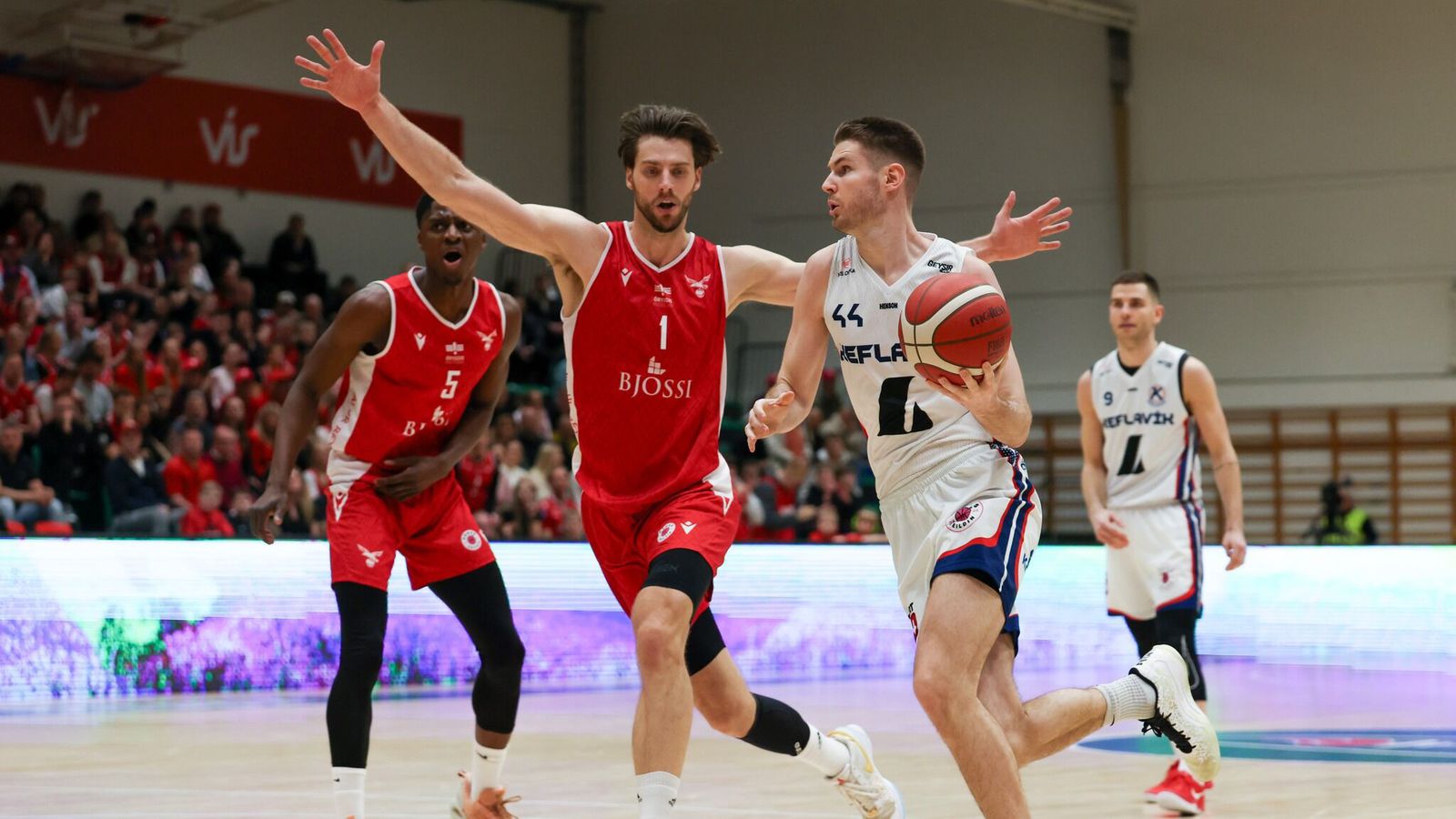 Upp­gjörið: Kefla­vík - Valur 67-91 | Frá­bærir Vals­menn rúlluðu yfir ...
