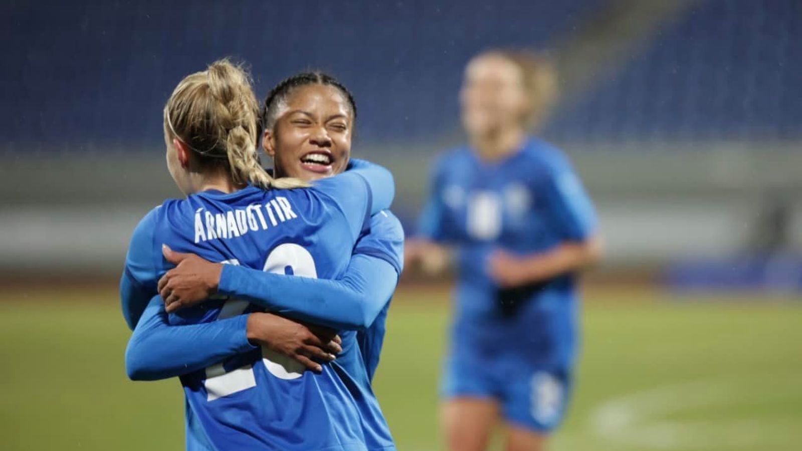 Umfjöllun: Ísland - Kýpur 5-0 | Dimmalimm í Dalnum - Vísir