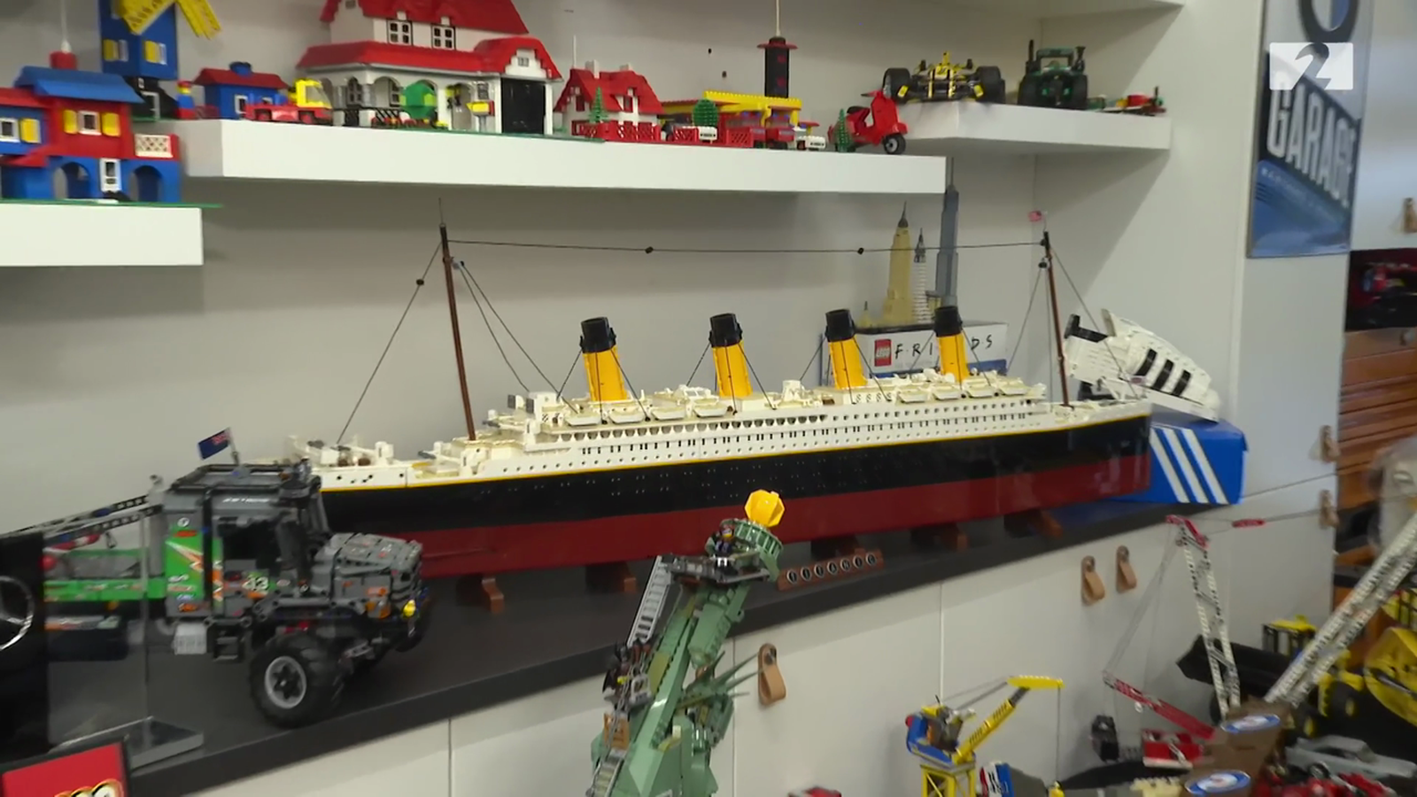 Einstakt Lego-safn í bílskúr á Seltjarnarnesi - Sjónvarp - Vísir