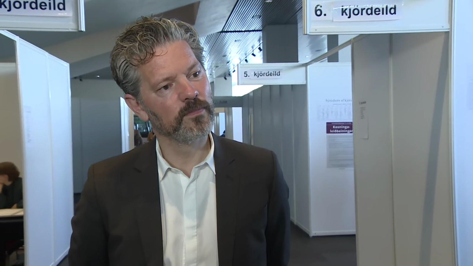 Dagur B. Eggertsson greiðir atkvæði í Ráðhúsinu - Sjónvarp - Vísir