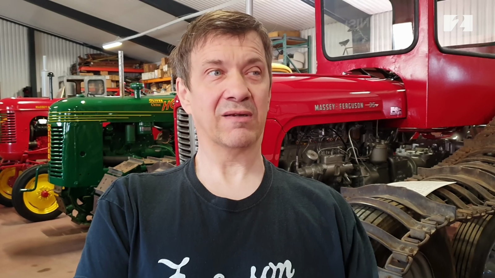 Hundrað gamlir bílar til sýnis á Ystafelli - Sjónvarp - Vísir