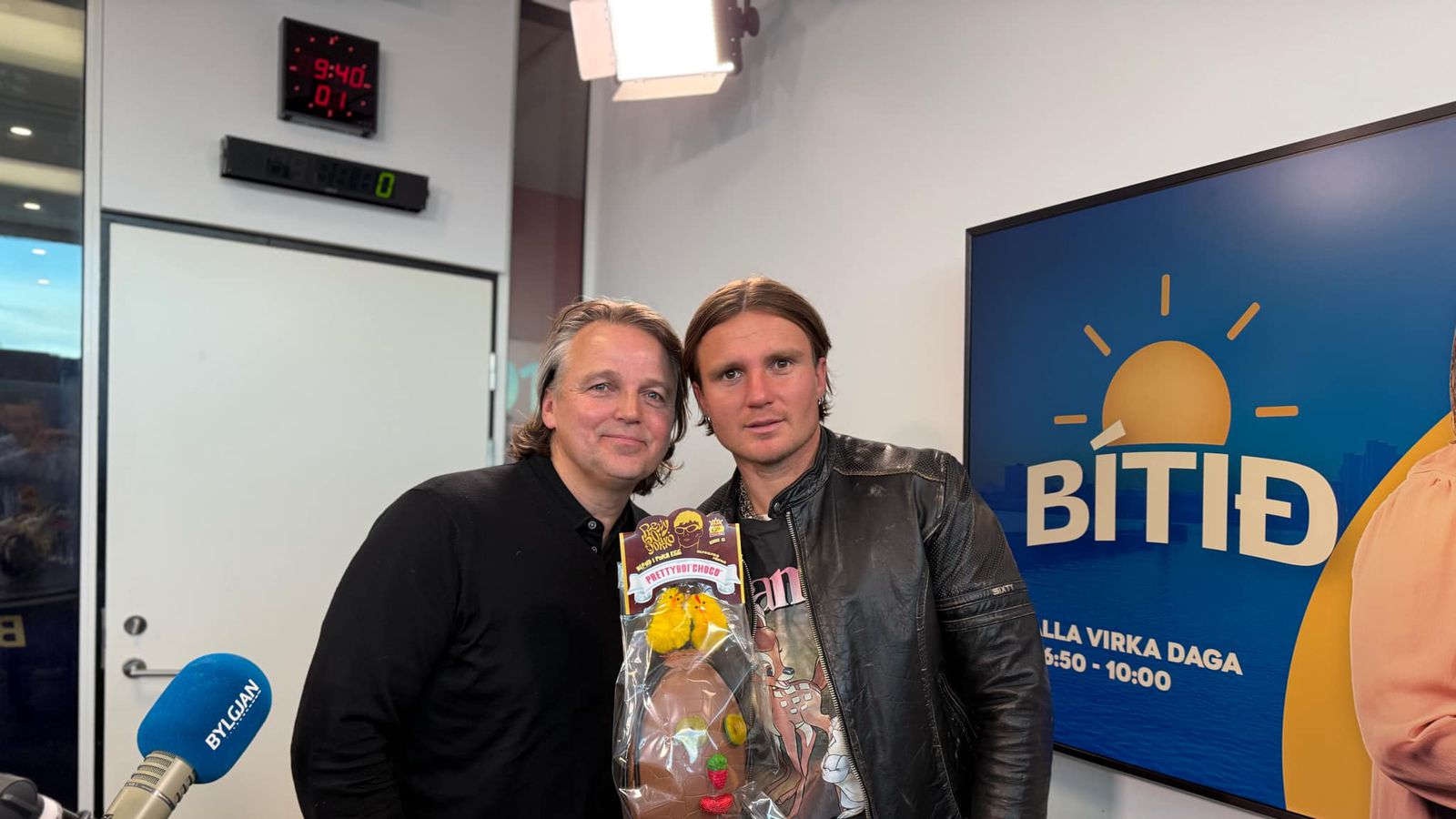 Mörg dæmi um að reynt sé að stela Prettyboitjokkó-dúkkunni - Útvarp - Vísir