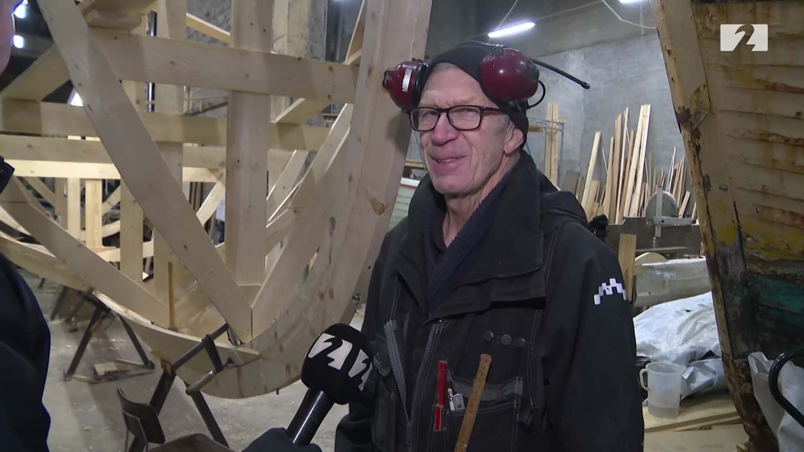 Smíða áttæring úr íslenskum skógarvið - Sjónvarp - Vísir