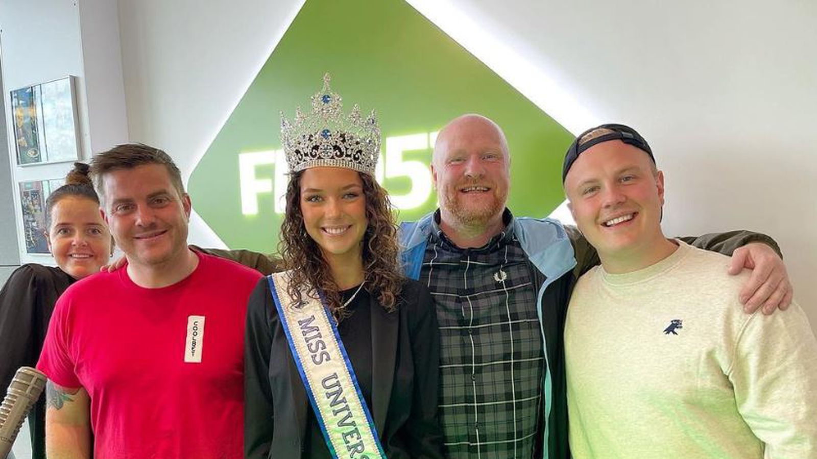 Hrafnhildur Haraldsdóttir nýkrýnd Miss Universe Iceland 2022 - Útvarp ...