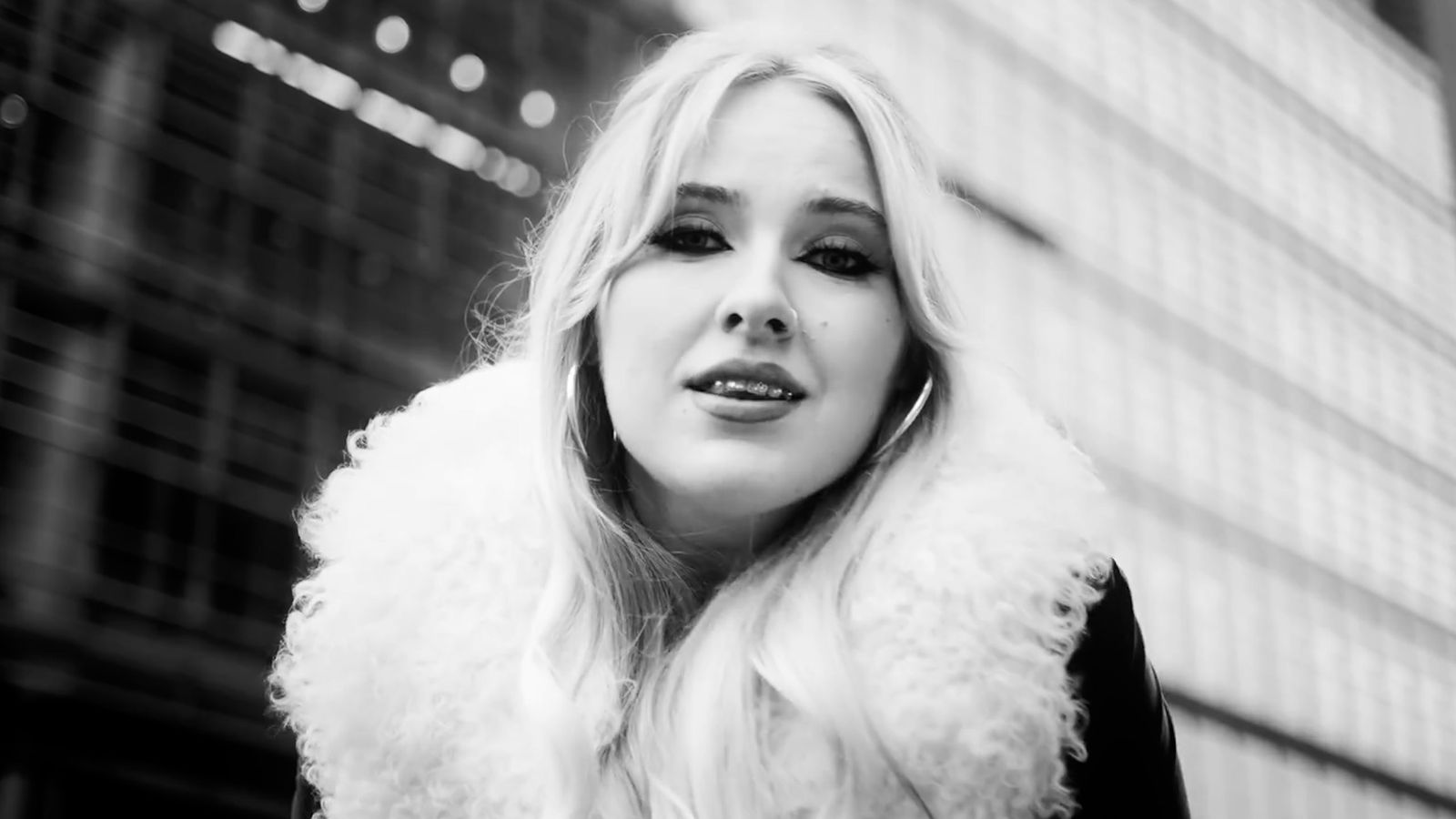 Ísland í dag - „Pabbi minn vakir yfir mér“ - Sjónvarp - Vísir