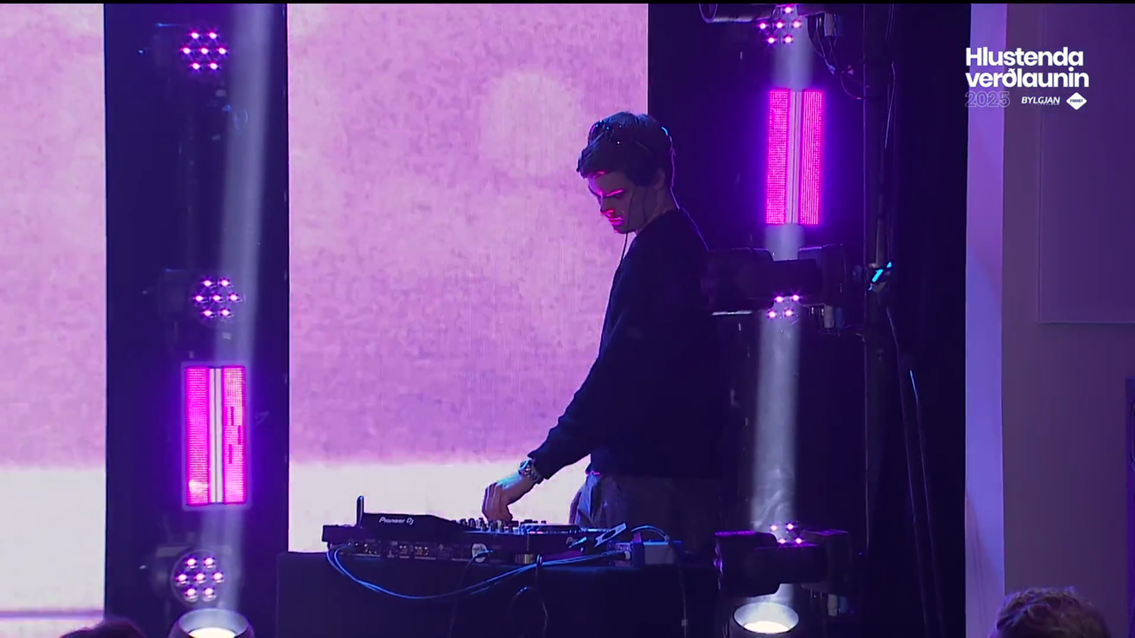 Birnir og Aron Kristinn - Bleikur Range Rover - Sjónvarp - Vísir