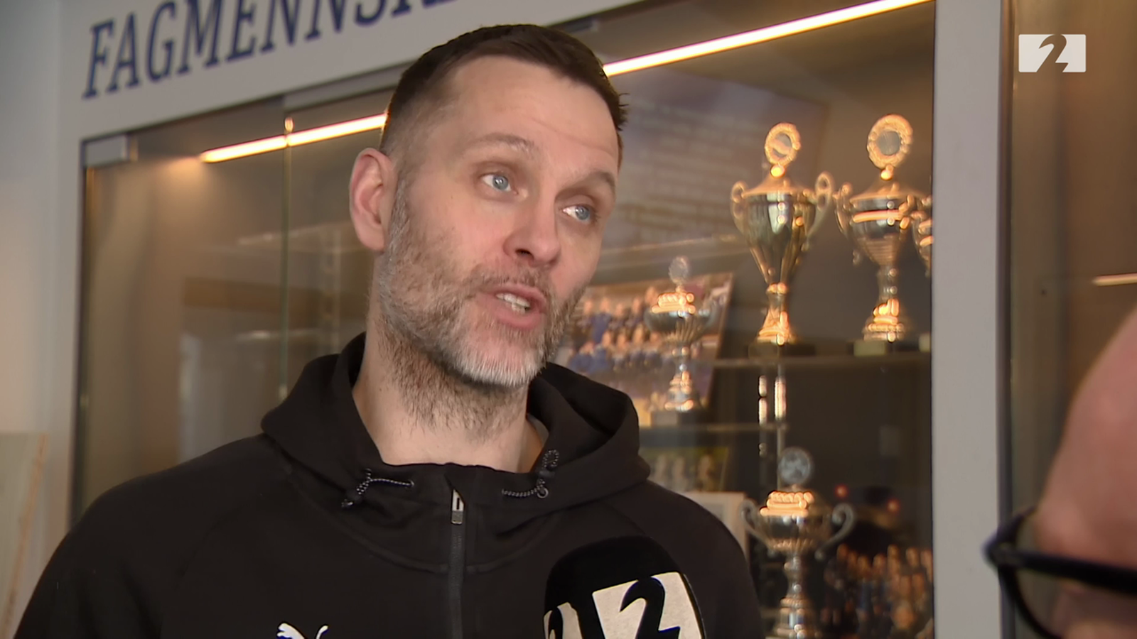 Allt er fertugum fært - Sjónvarp - Vísir