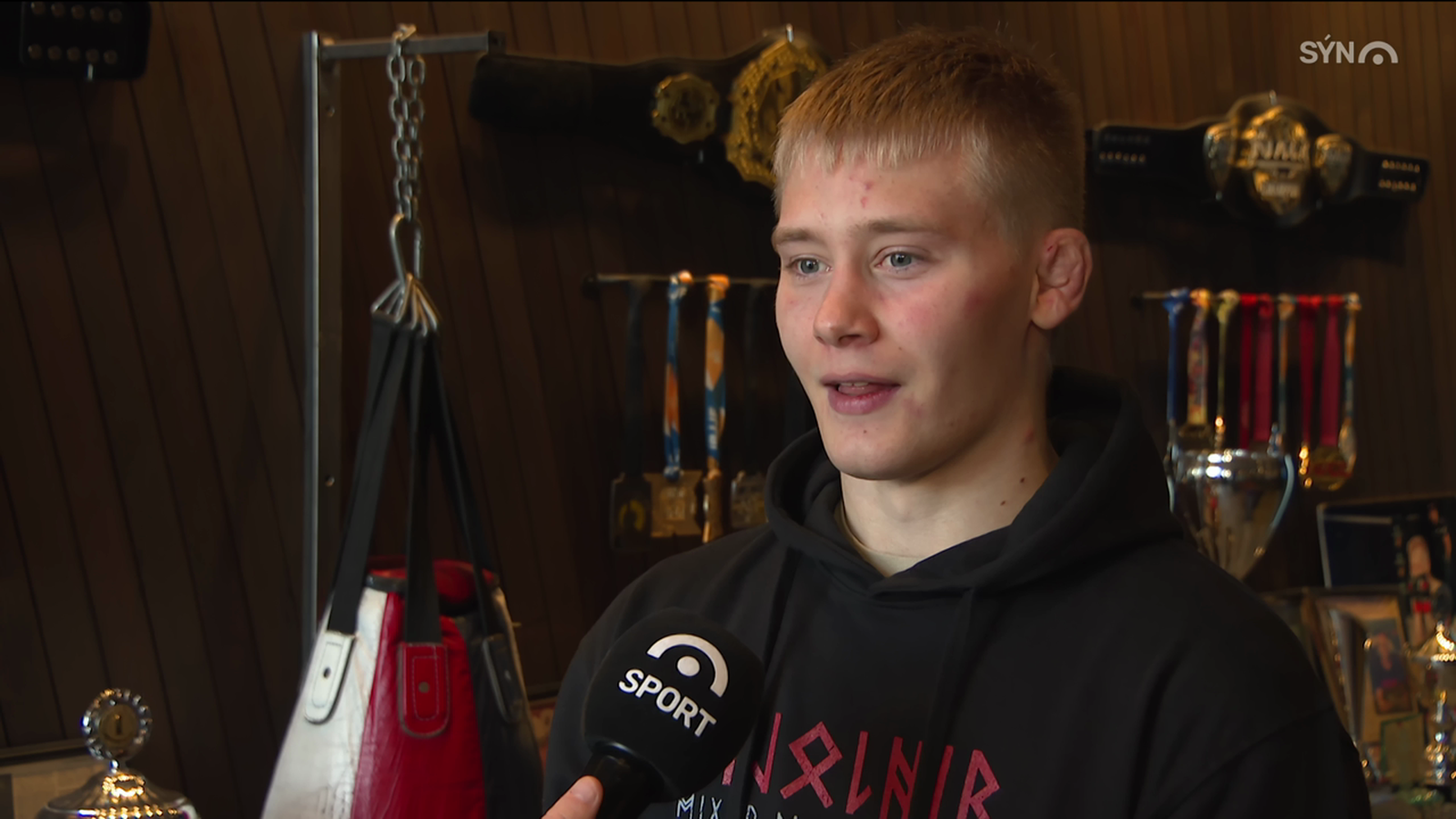 Logi Geirs peppar Loga Geirs í MMA - Sjónvarp - Vísir