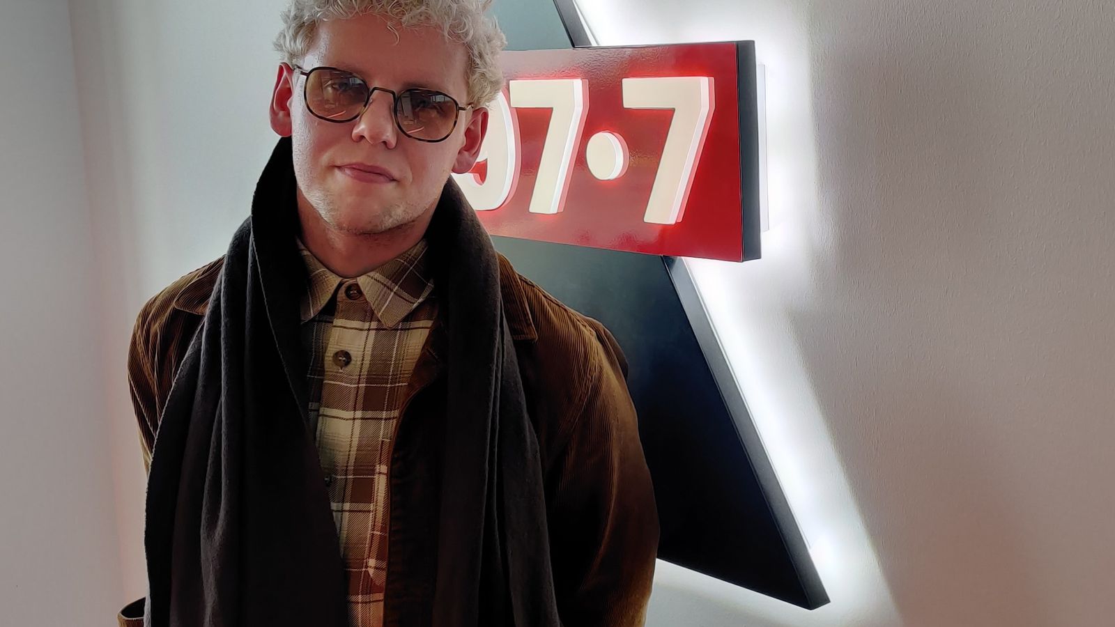 Gítarleikarinn Reynir Snær kom til Danna í einn bjór og nördaspjall ...