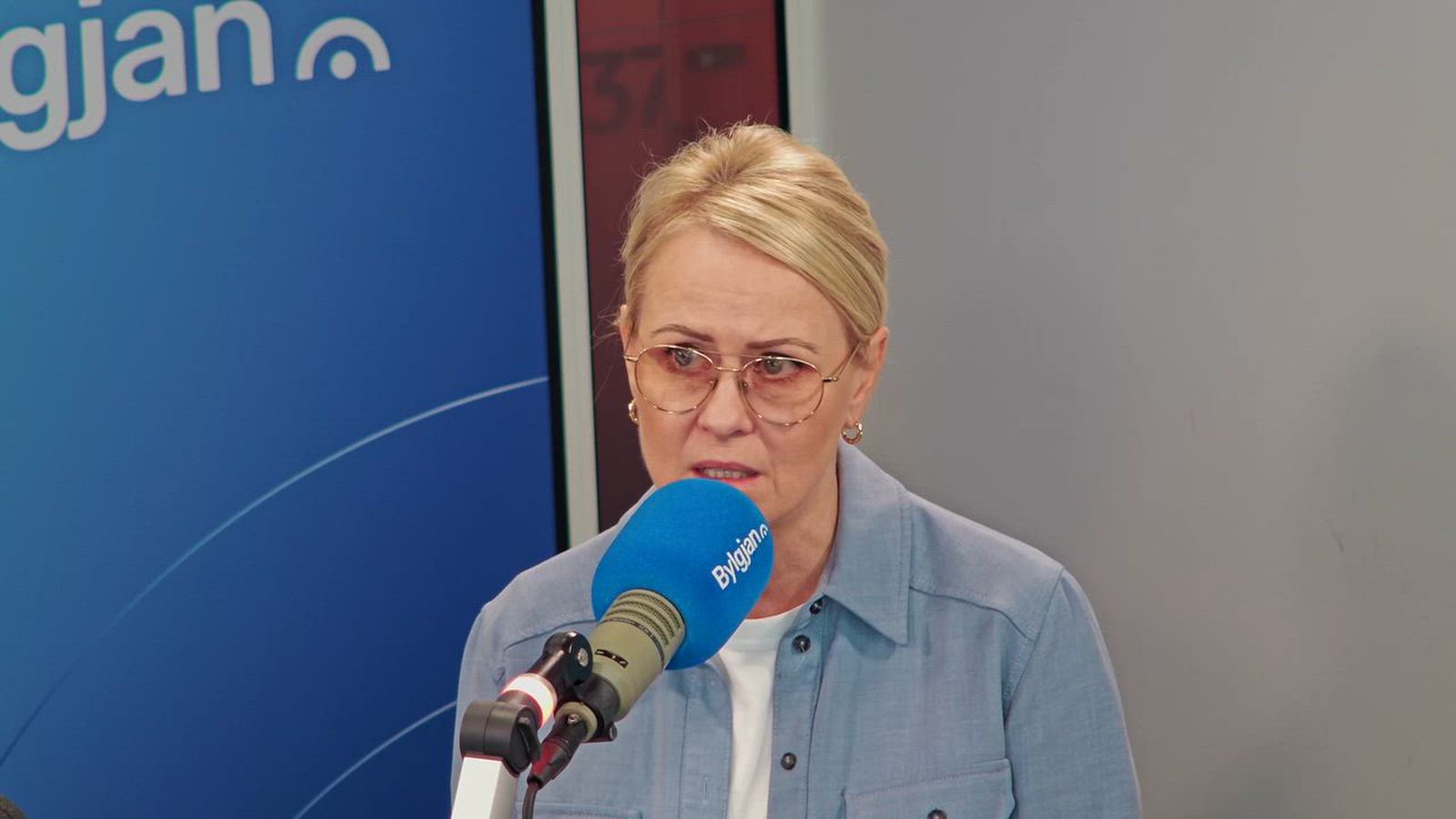 Hvetur eldri hjón til að hjálpa hvert öðru með tannhirðu - Sjónvarp - Vísir