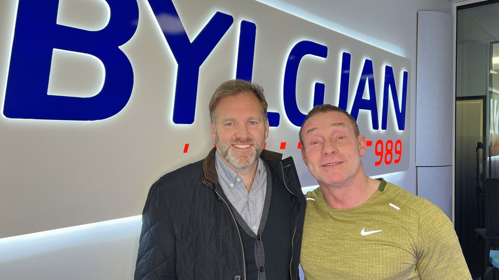 Einar samdi Jólin eru að koma 2001 og nú annað nýtt jólalag - Útvarp ...