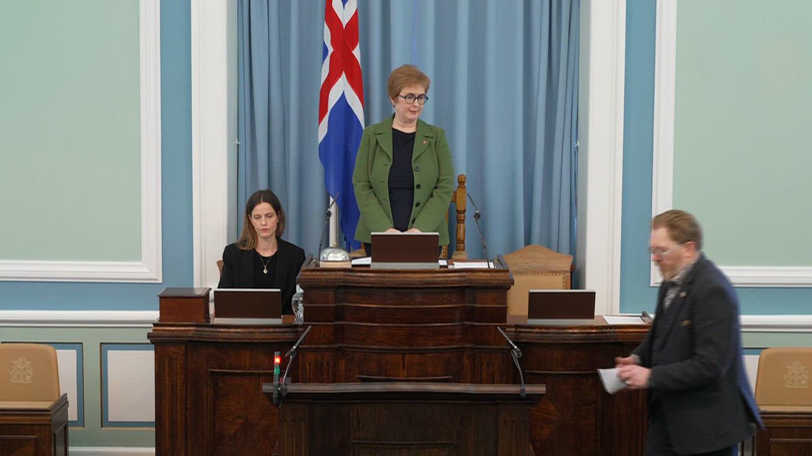 Jón Gnarr tók Indriða og þingheimur sprakk úr hlátri - Sjónvarp - Vísir