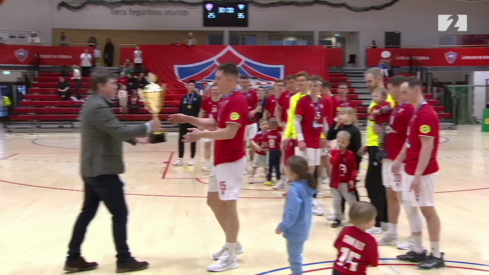 Valsmenn meistarar en súrir - Sjónvarp - Vísir