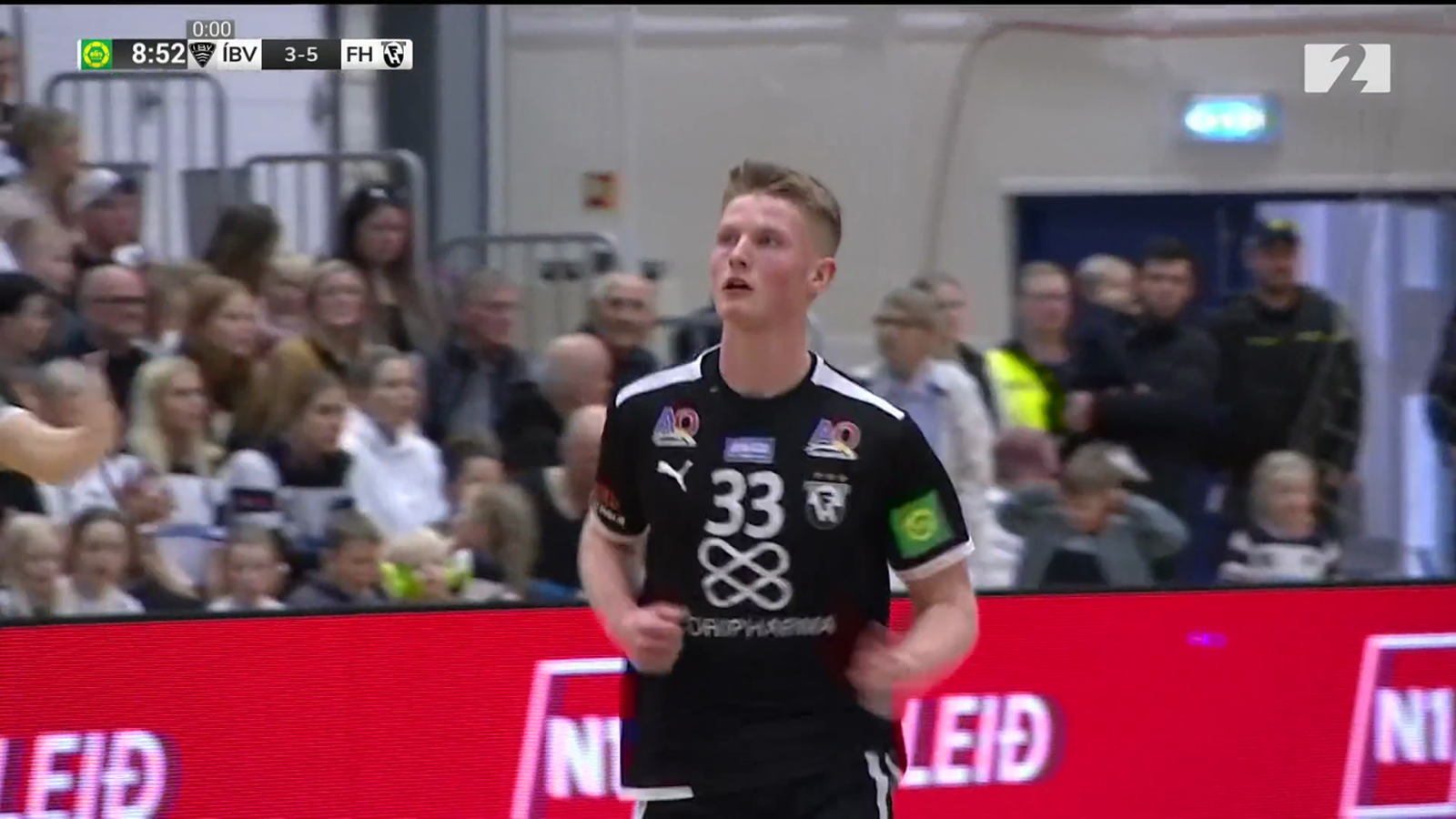 Handbolta-feðgar spiluðu mikilvæga leiki í sitthvoru bæjarfélaginu ...