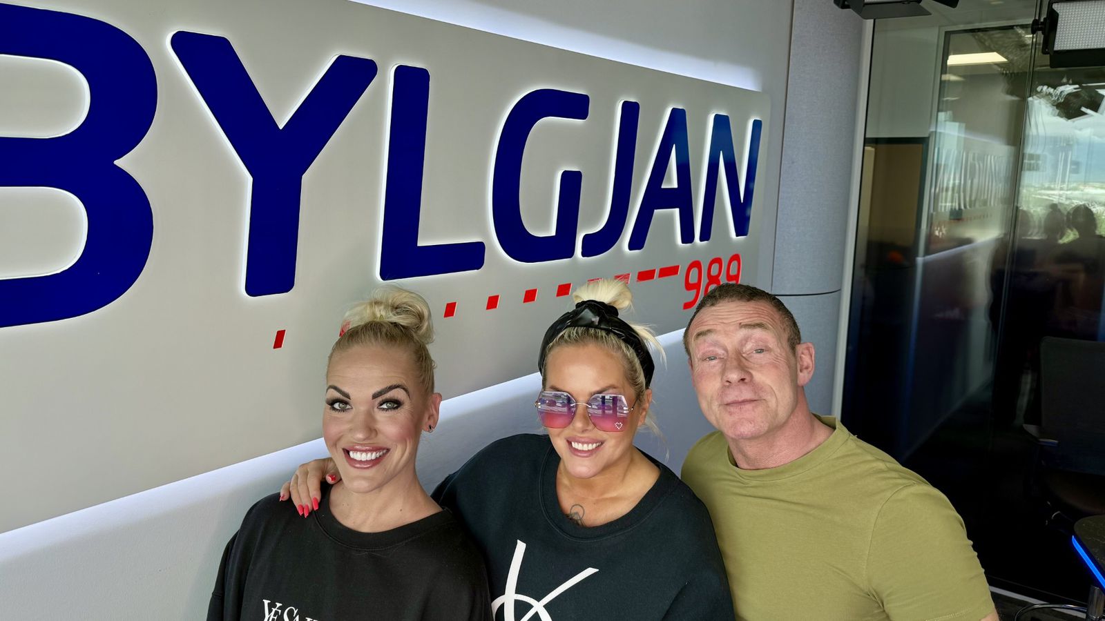 Svala endurgerir Himinn og Jörð - Útvarp - Vísir