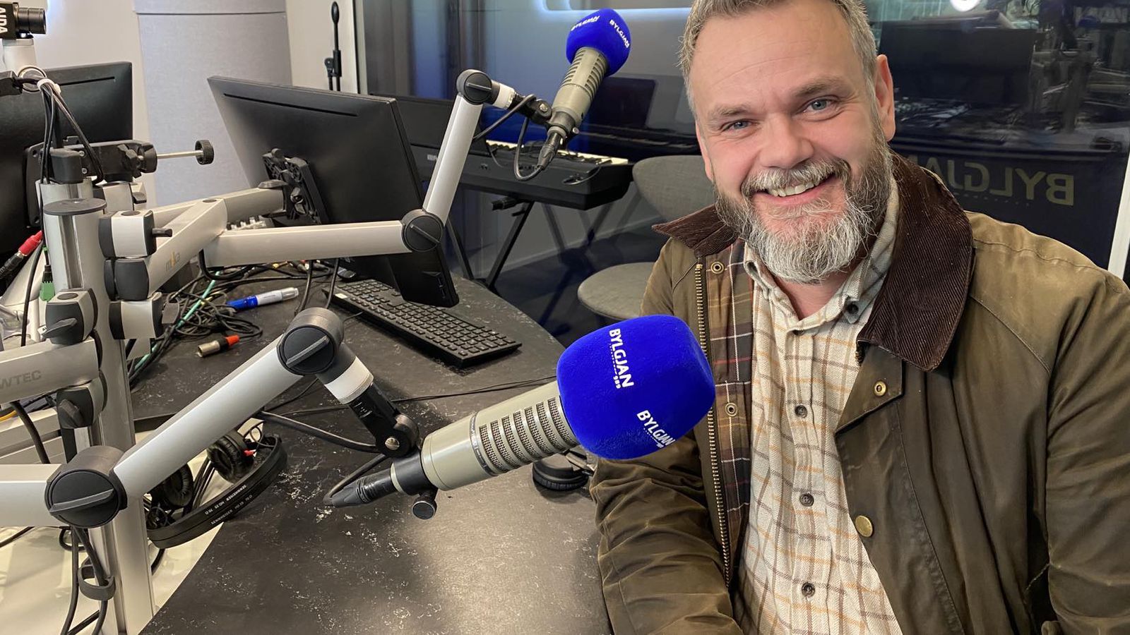 Bítið - Fullyrðir að lagning malbiks á Íslandi sé upp á 10 - Útvarp - Vísir