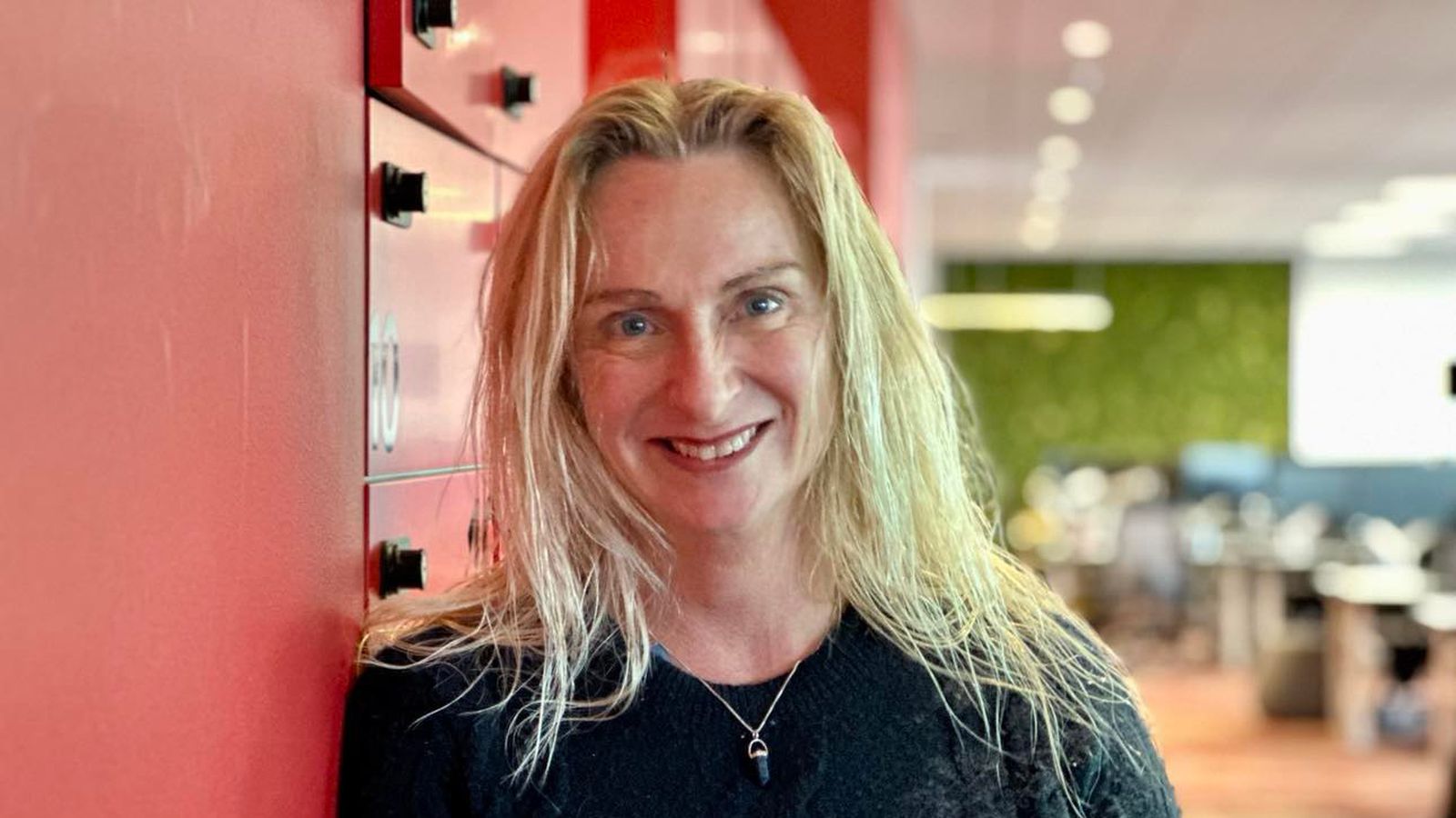 „Miklu hættulegra fyrir miðaldra konur að sitja heima í sófanum heldur ...