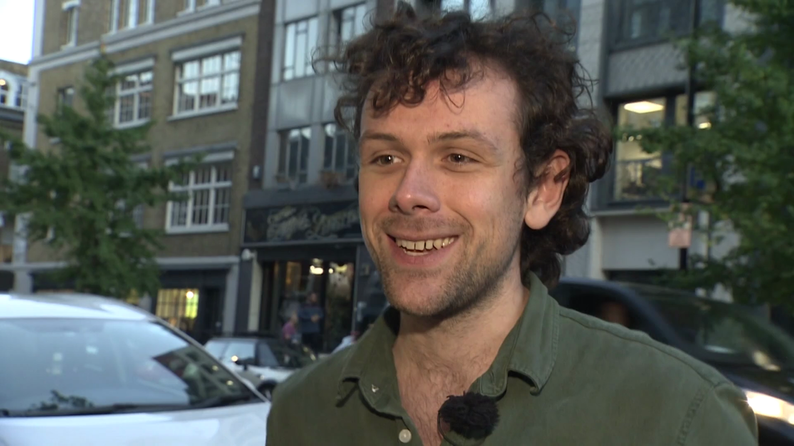 Ísland í dag - Dauðhræddur við reglulegan vinnutíma - Sjónvarp - Vísir