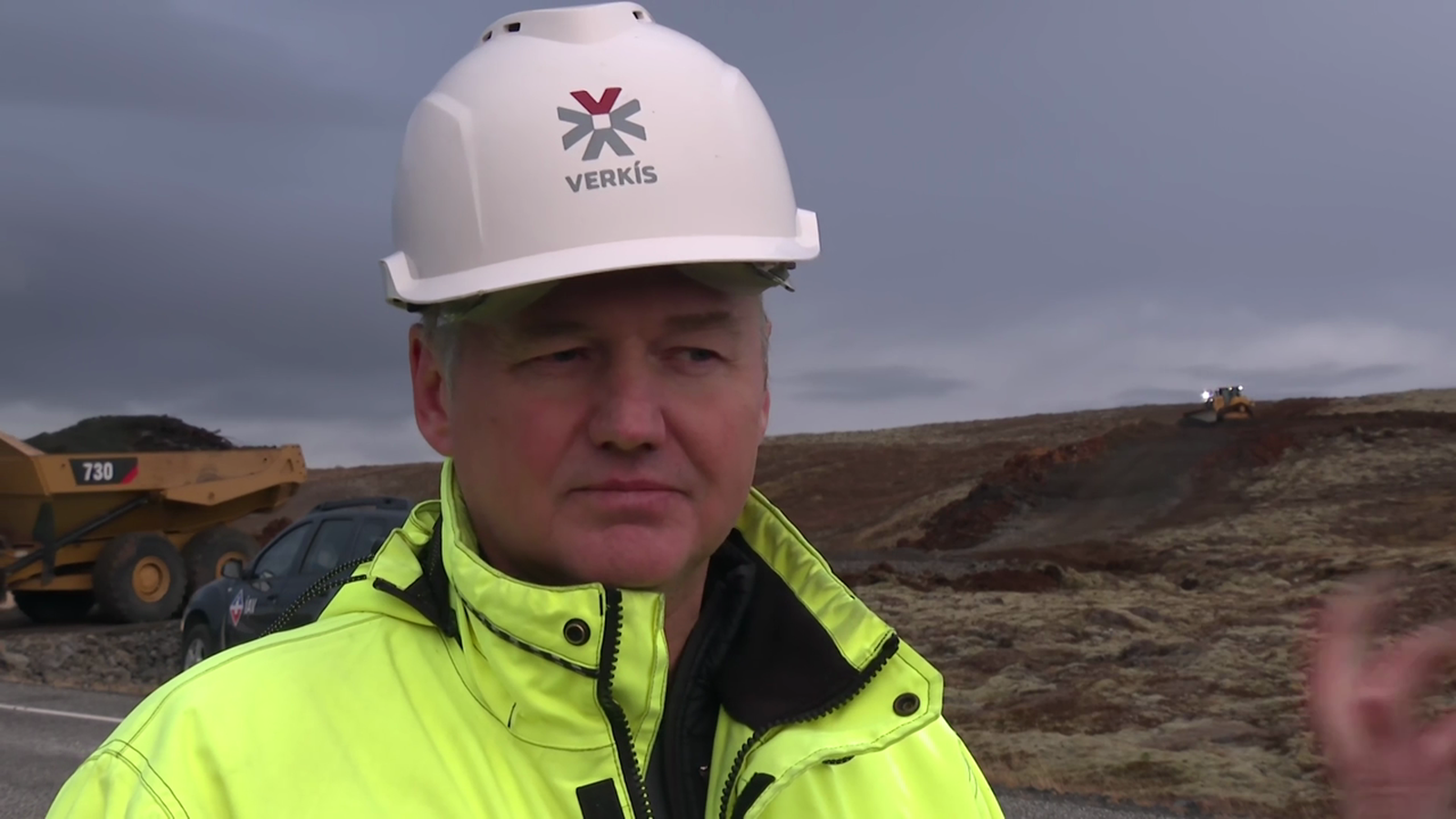 Byrja á þriggja metra varnargarði - Sjónvarp - Vísir