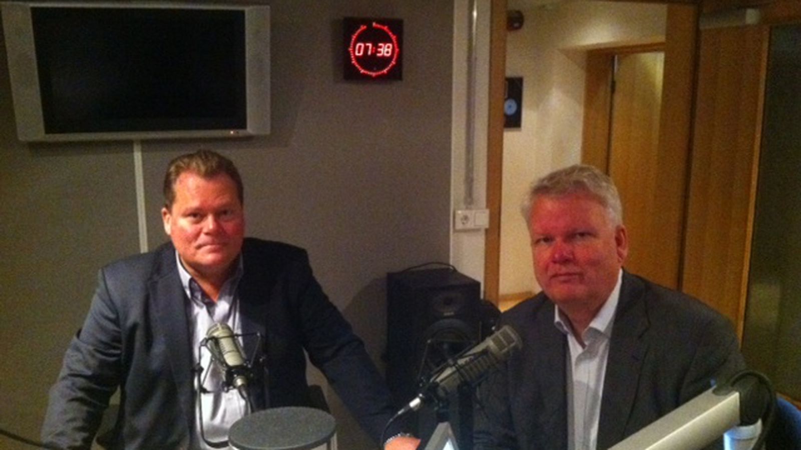 Í Bítið - Hagfræðingar spjalla, Ólafur Arnarson og Ólafur Ísleifsson ...