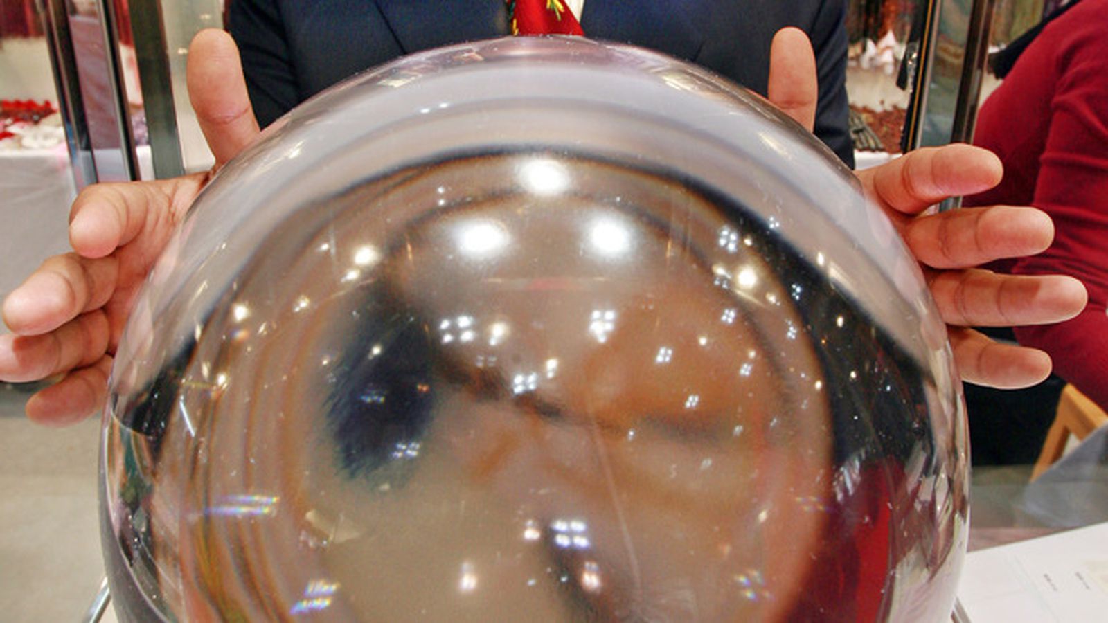 RS - Tímavél Ali Razeghi er í raun spádómsvél. - Útvarp - Vísir