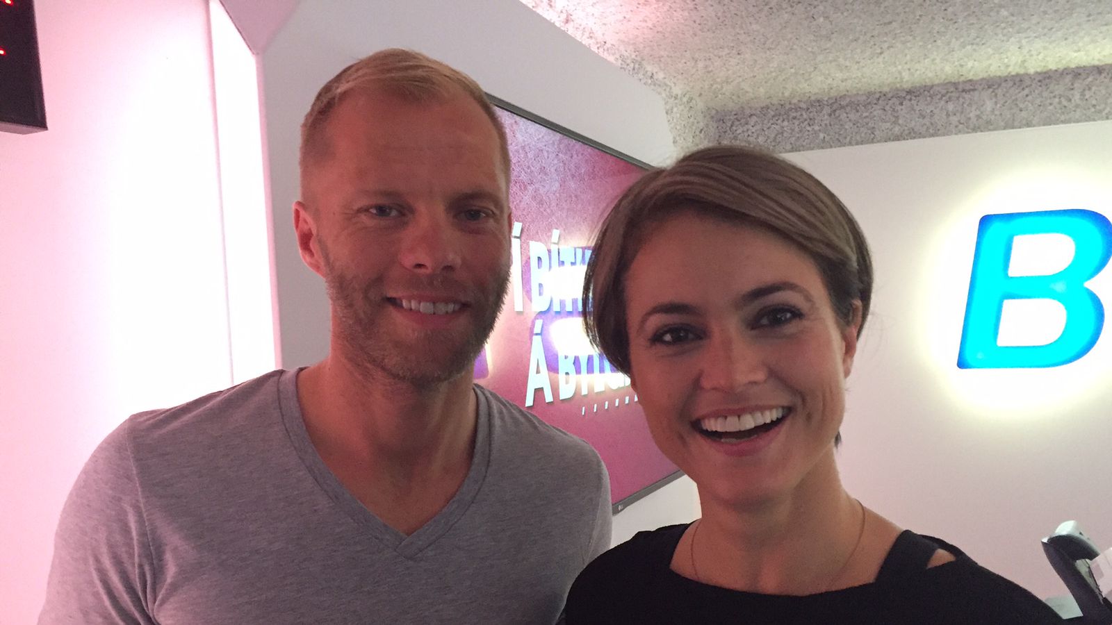 Bítið - Eiður Smári og Inga Lind um knattspyrnuskóla Barcelona hér á ...