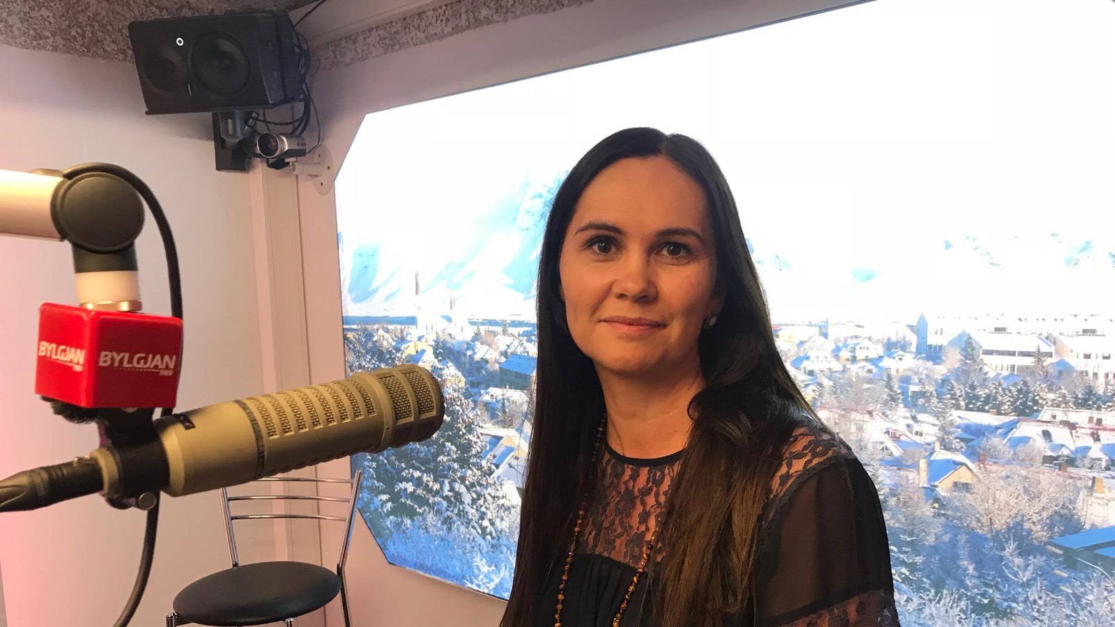 Bítið - Íslenskir karlmenn skiptast á myndum af barnungum stelpum á ...