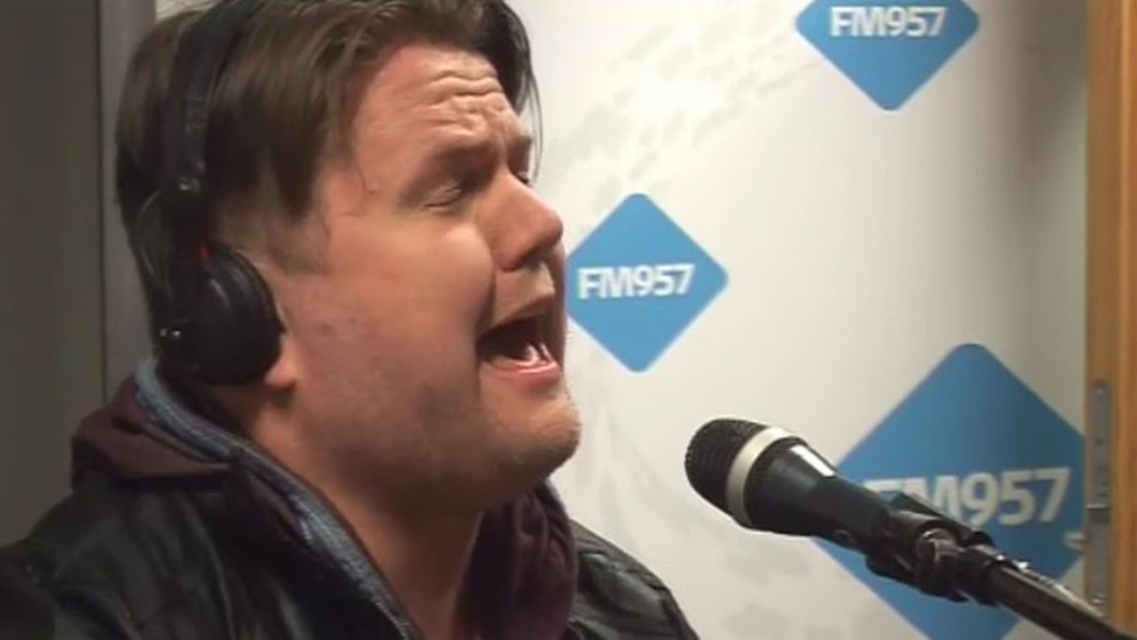 Magasín TV: Matti Matt tók lagið Eitt lag Enn með Brimkló í betri ...