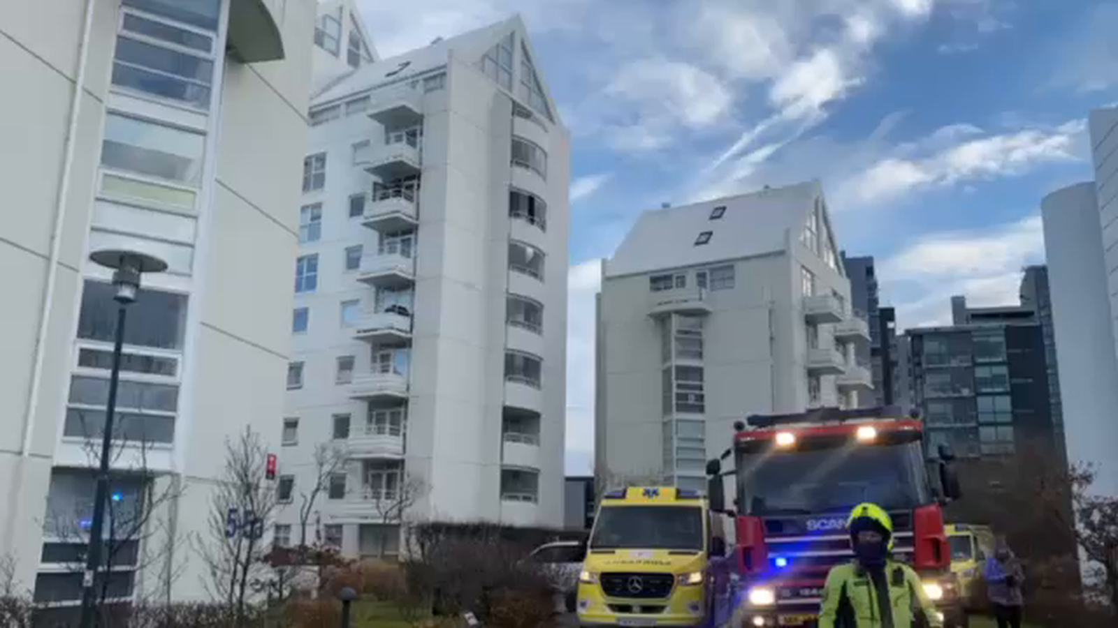 Eldur slökktur á Klapparstíg - Sjónvarp - Vísir