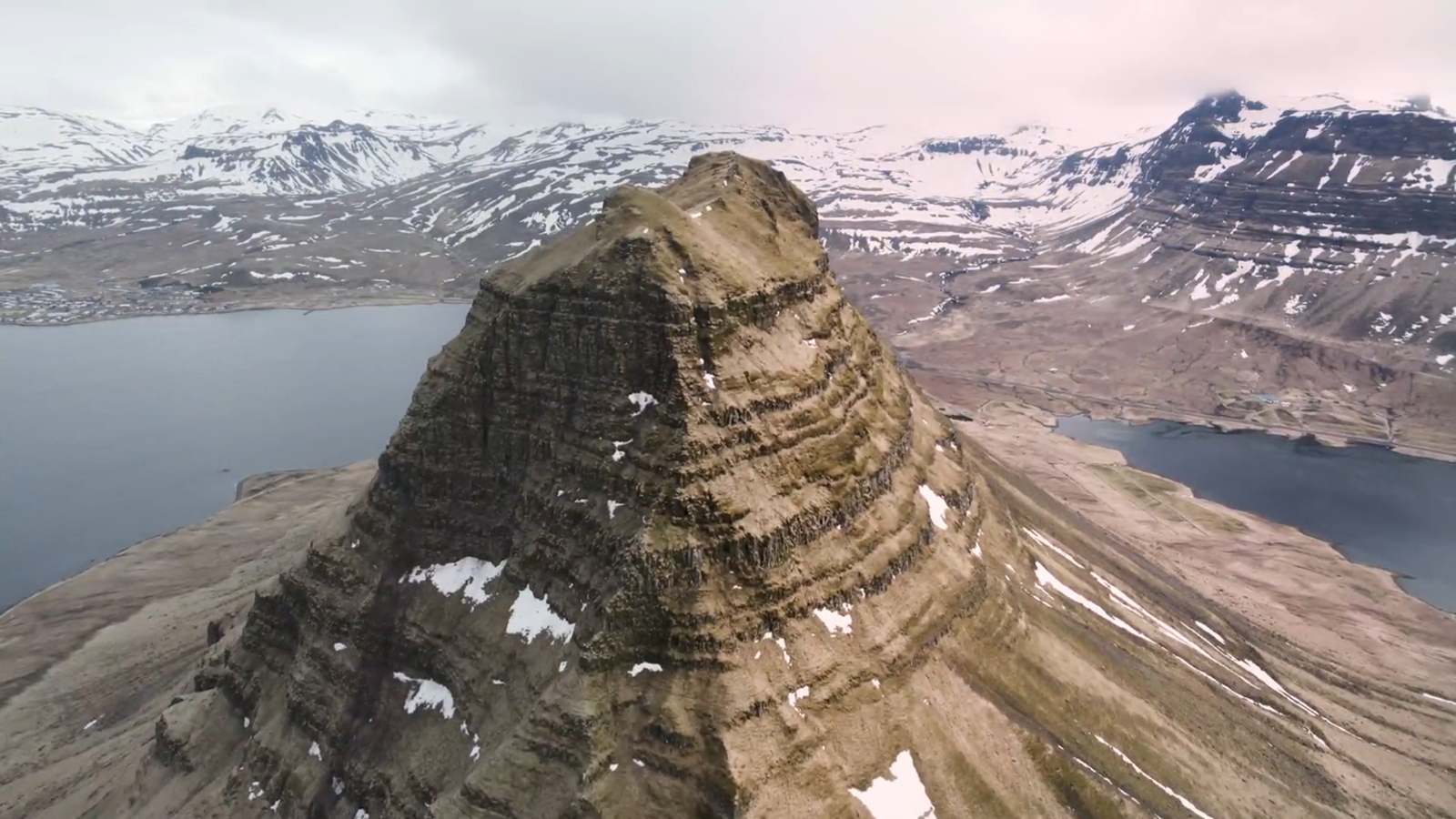 Garpur á mest myndaða fjalli landsins - Sjónvarp - Vísir