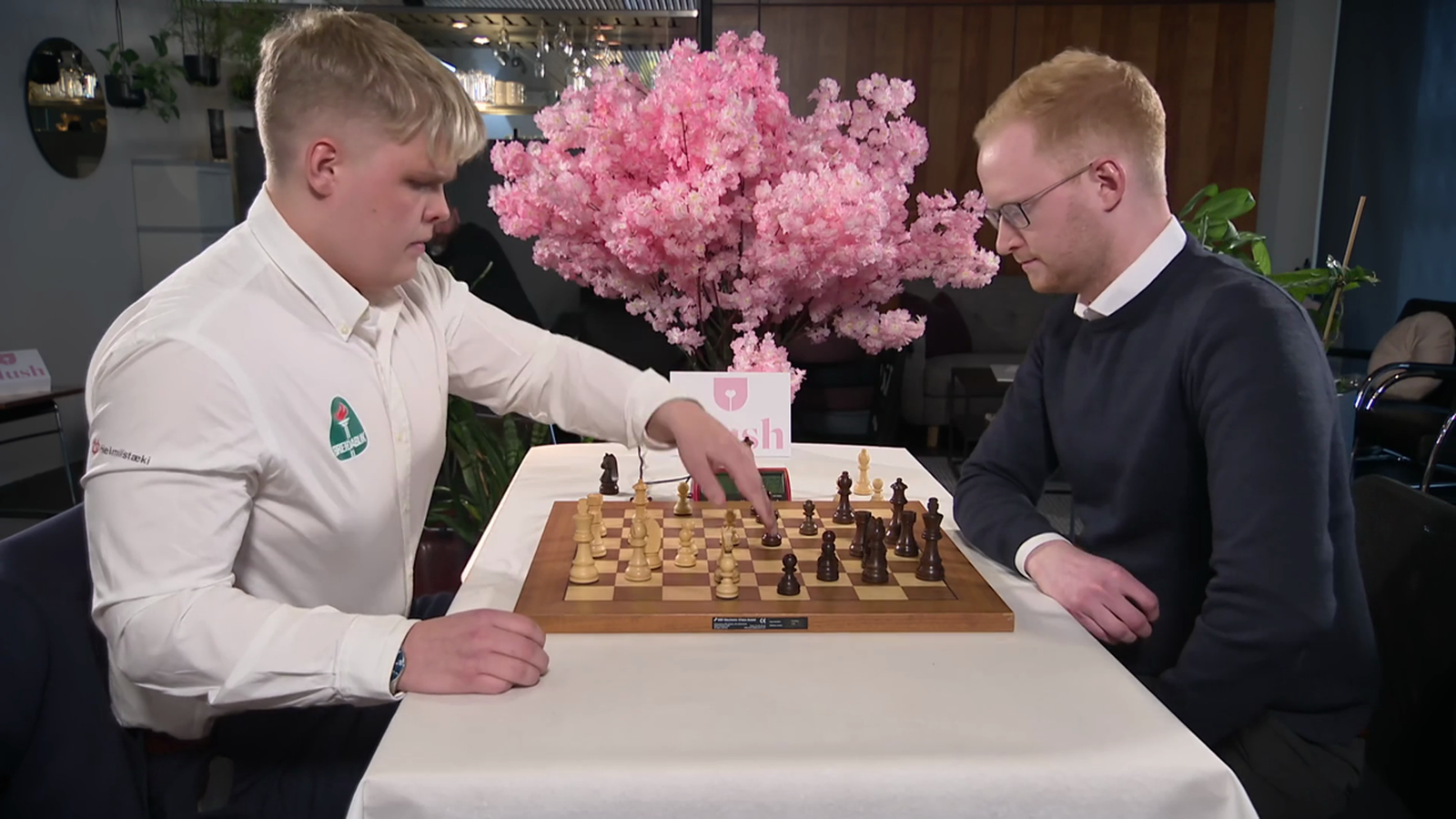 Vignir Vatnar Stefánsson gegn Hjörvari Steini Grétarssyni - Sjónvarp ...