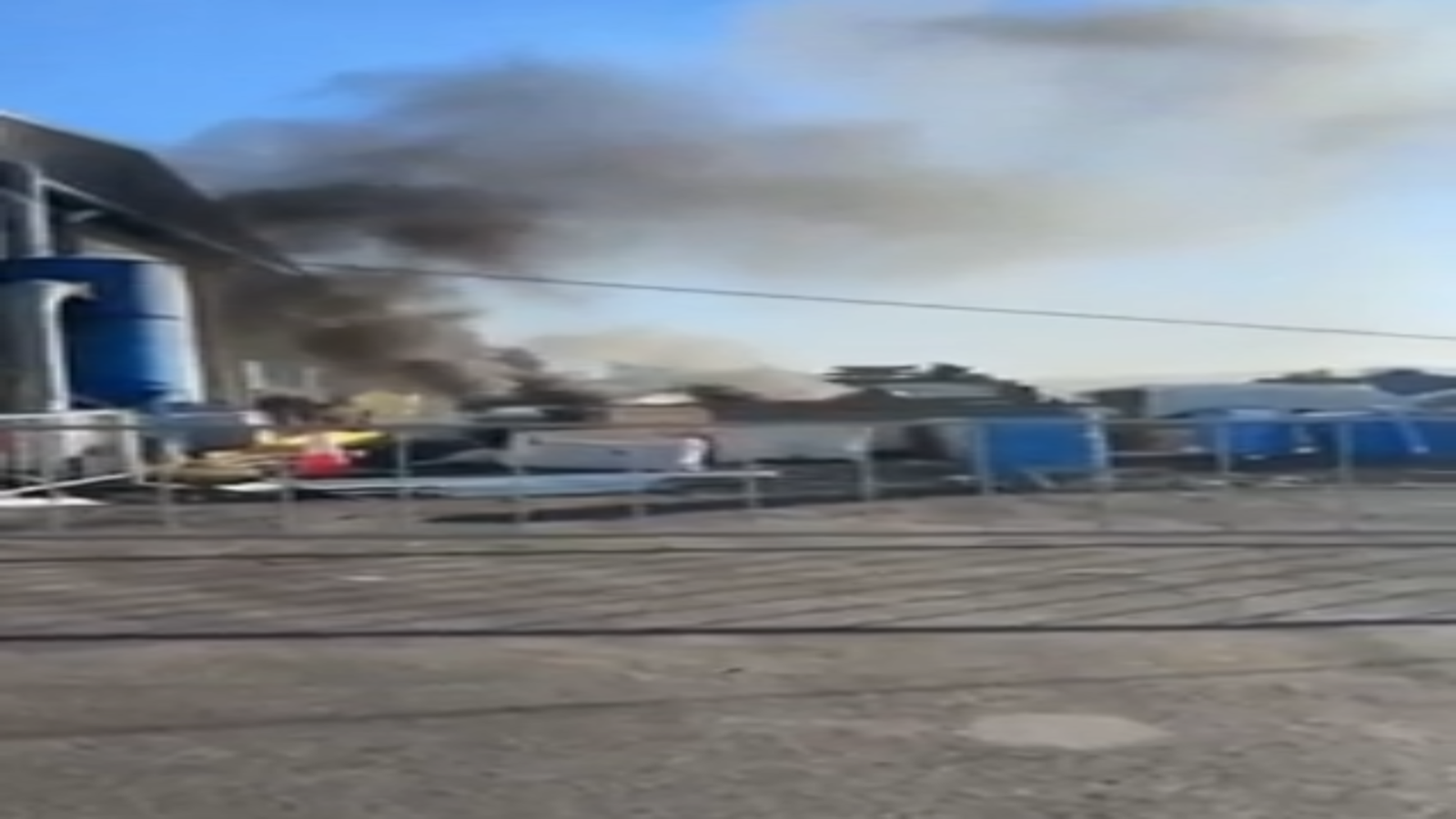 Eldur í gámi við Trefjar í Hafnarfirði - Sjónvarp - Vísir