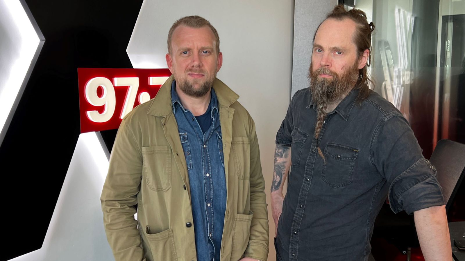 Helgi Seljan ræddi við Adda um Julian Assange - Útvarp - Vísir